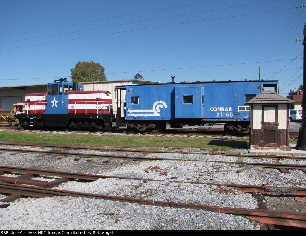 MIDH 1 and CR caboose